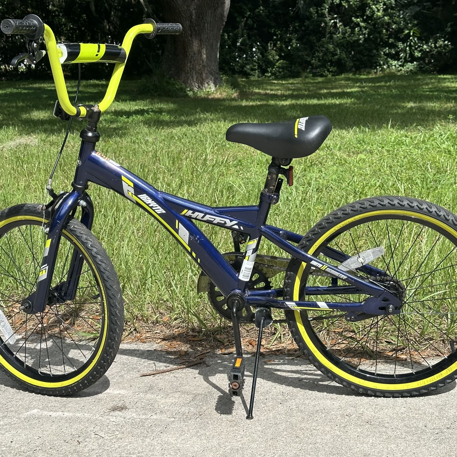 20" Boys Huffy Bicycle (Non-Electric) Rental at Kissimmee Lakefront