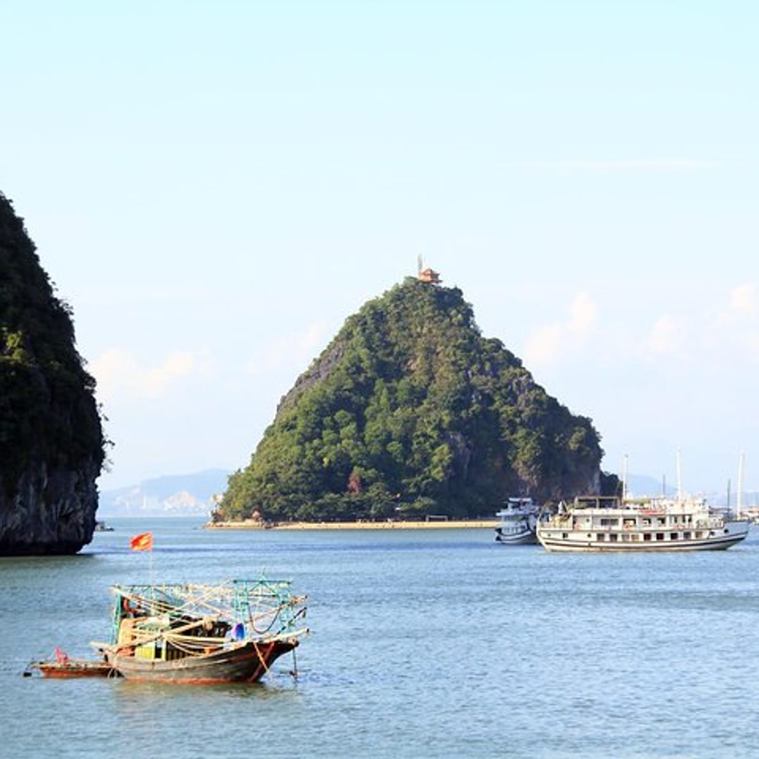 Halong Bay Cruise Day Trip: Titop island, Surprise cave, Swimming, Kayaking