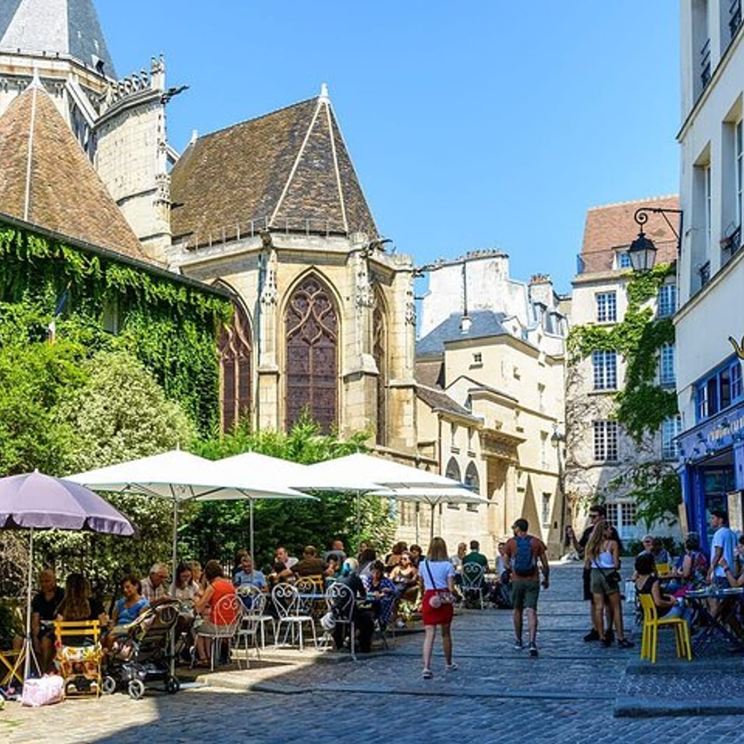 Paris , Montmartre, Le Marais and Moulin Rouge with CDG Transfers