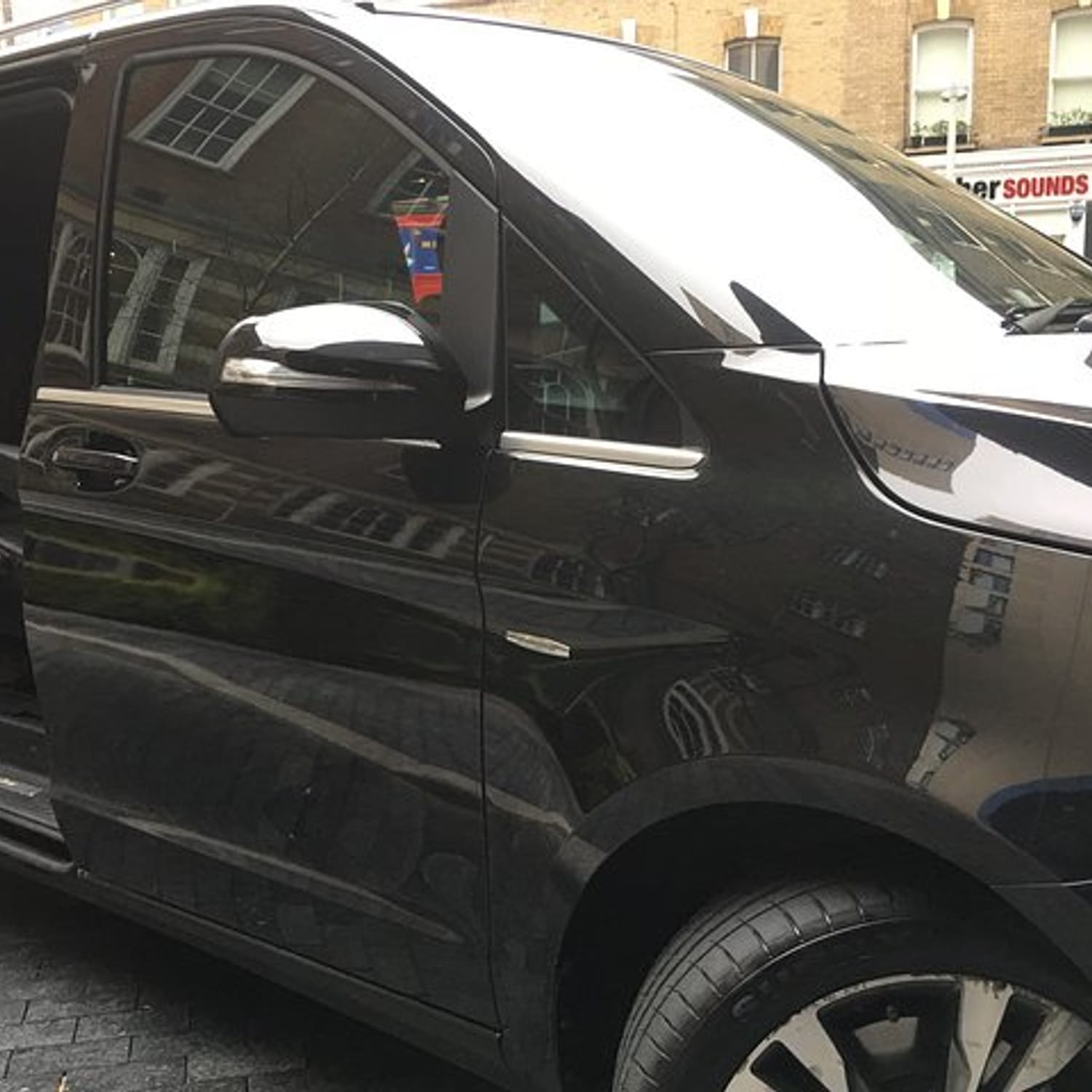 Luton Airport Private Transfers to/from London (Postcode WC1 to WC2)