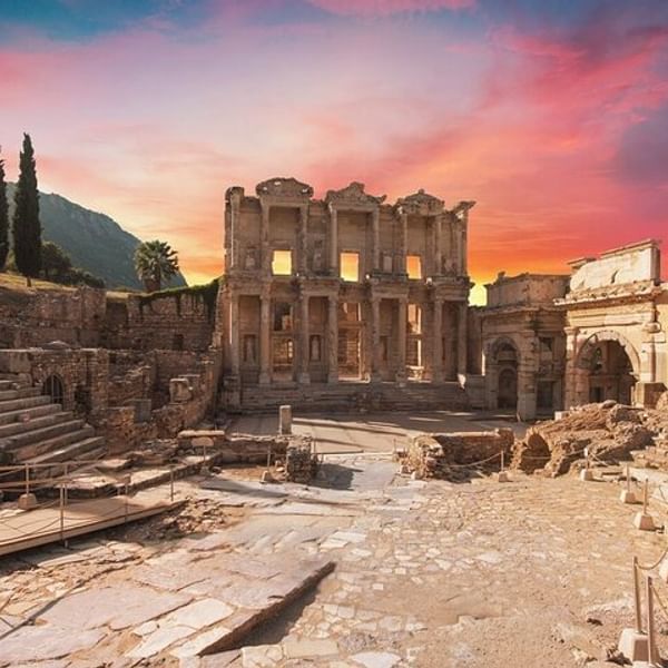 Ephesus Ancient City & Turkish Bath Private Tour From Kusadasi