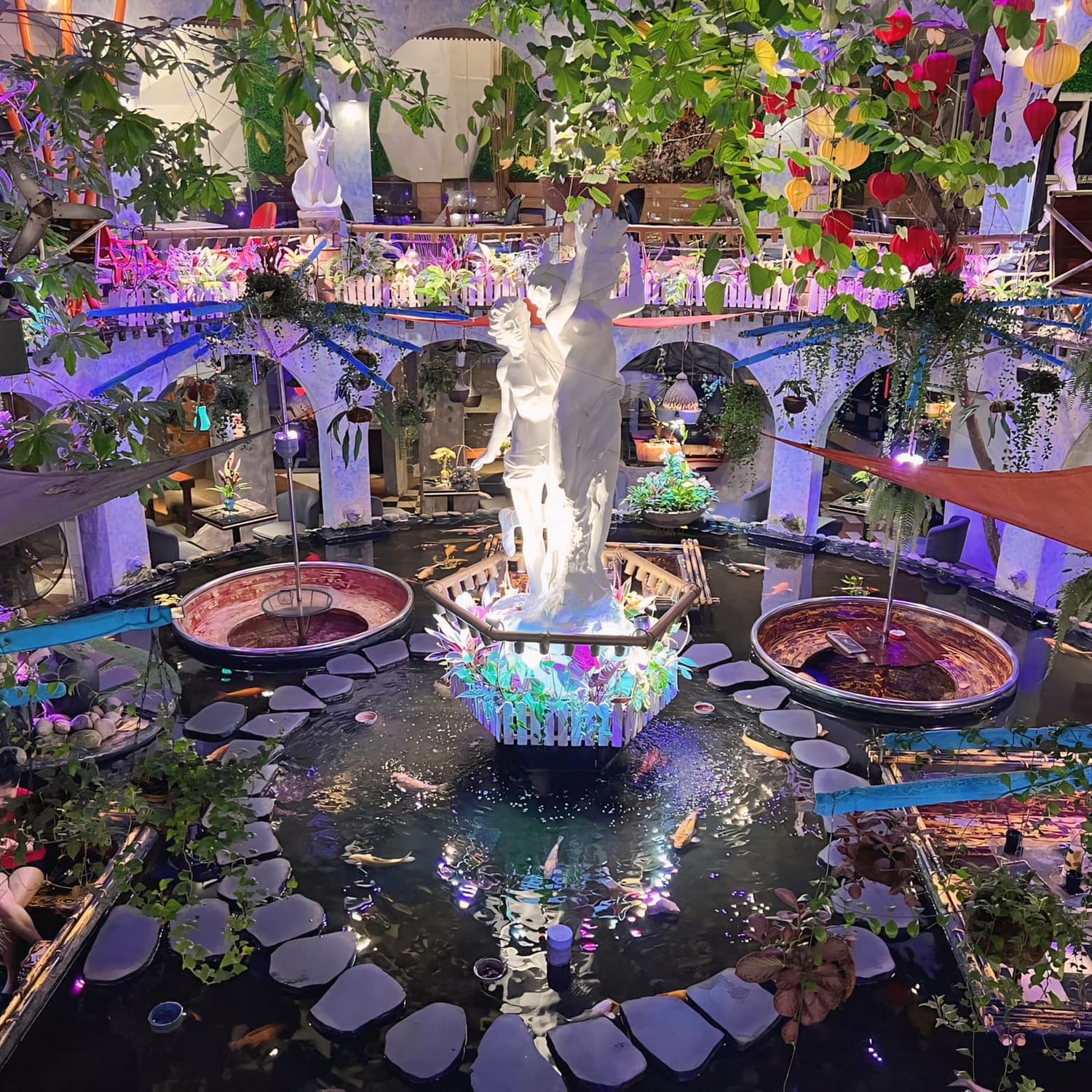 Ho Chi Minh City: Koi Fish Café & Hidden Gems Tour