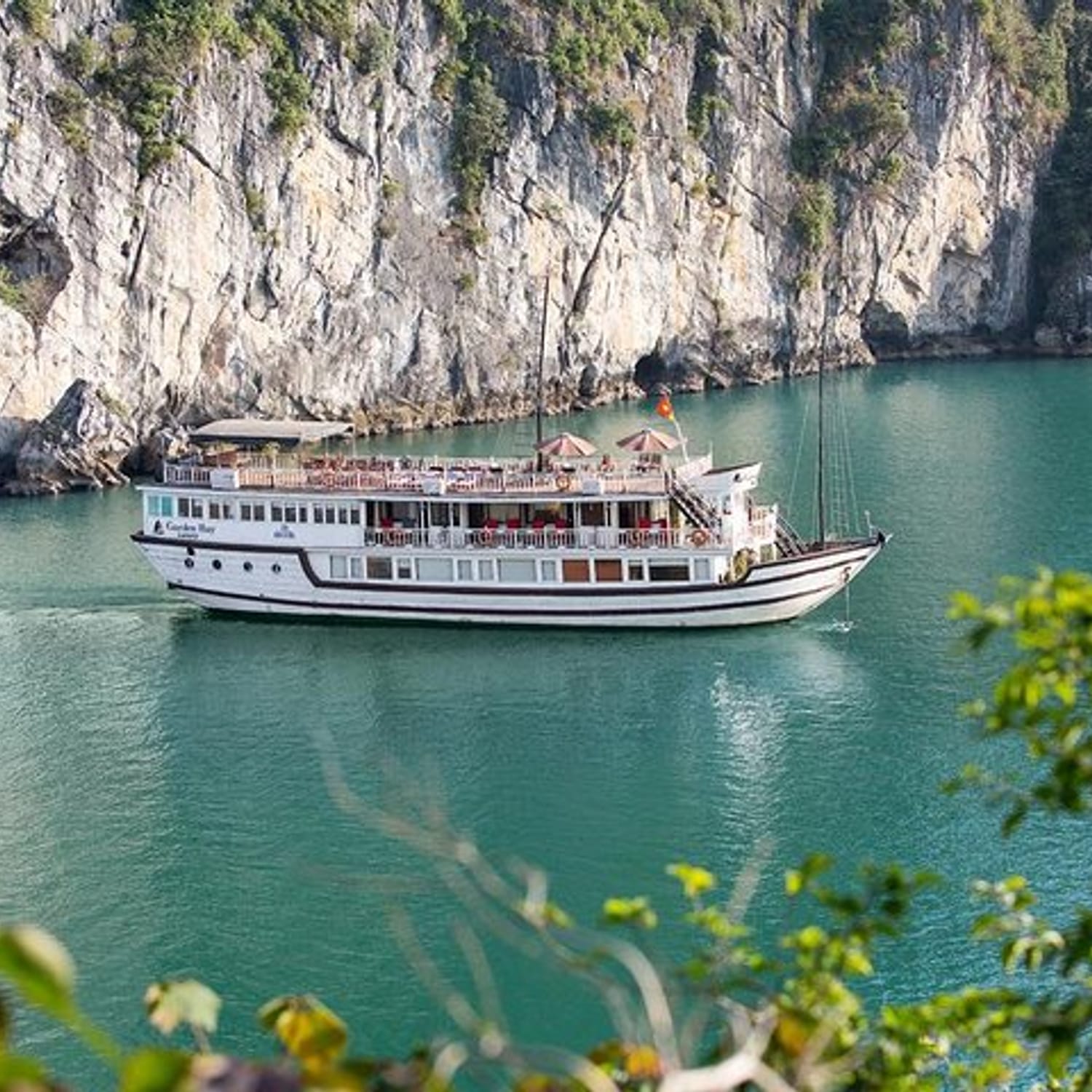 Bai Tu Long Bay Boutique Cruise: Visit Bai Tu Long bay & Overnight boat ...