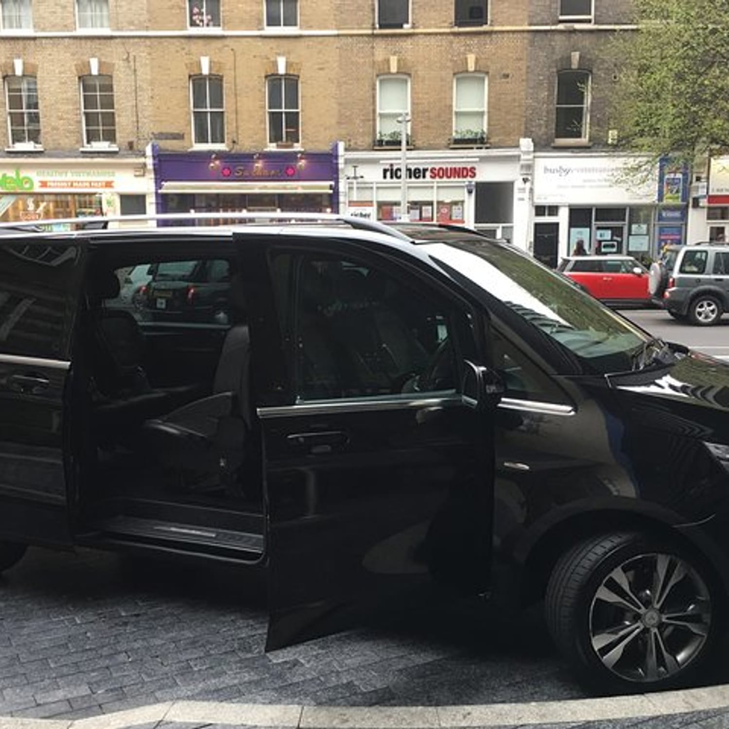 London City Airport Private Transfers to/from London (Postcode E1 to E14)