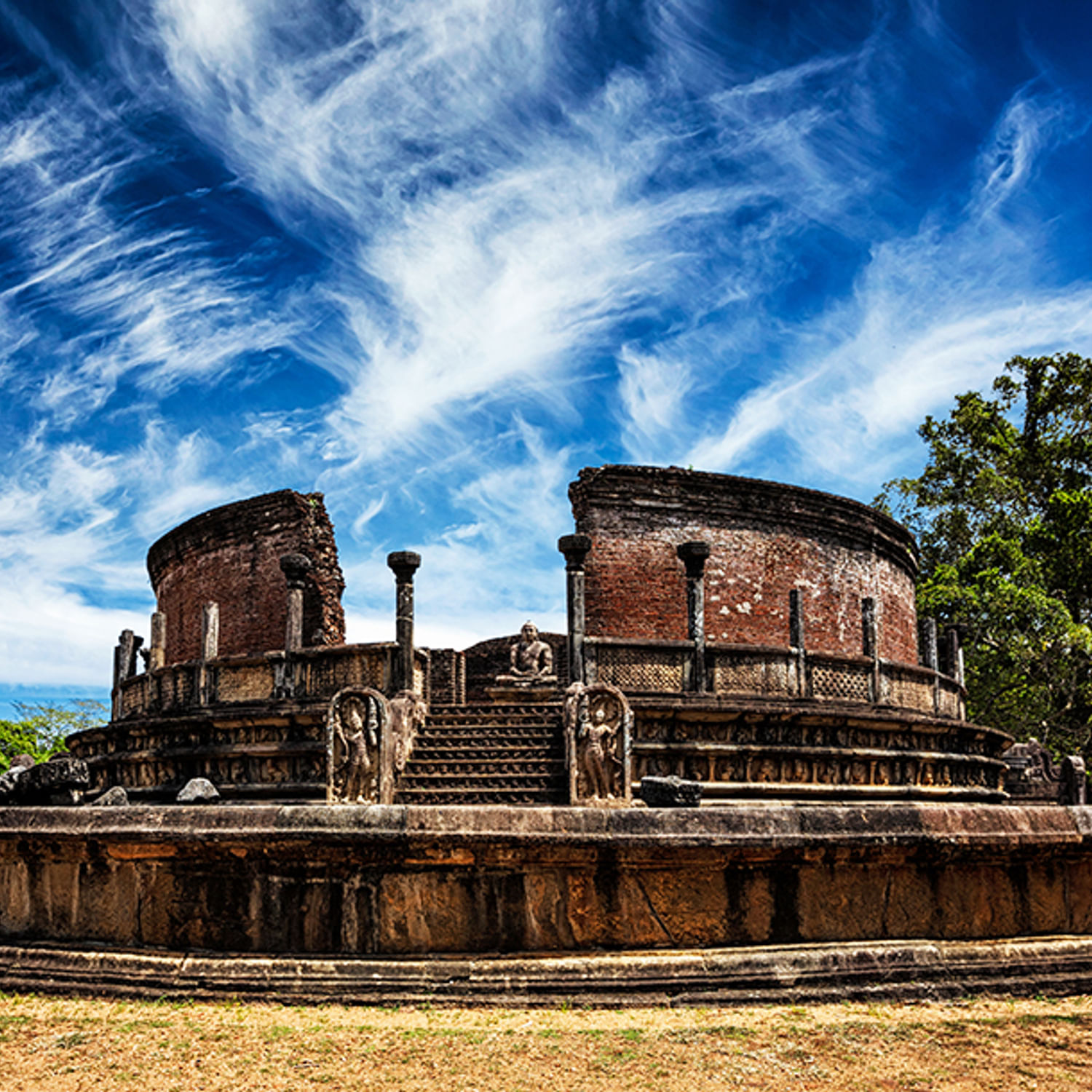 Explore the wonderful archeological sites in Sri Lanka
