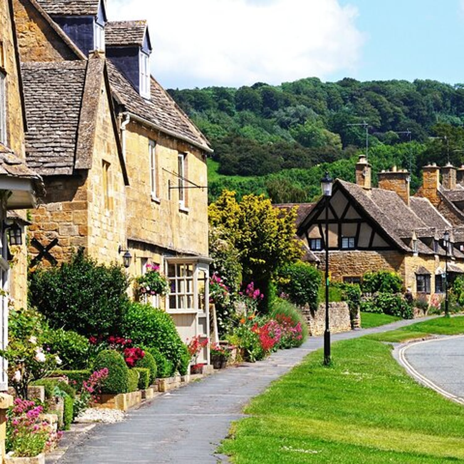Stratford-upon-Avon and the Cotswolds - Day Tour from Brighton & Worthing