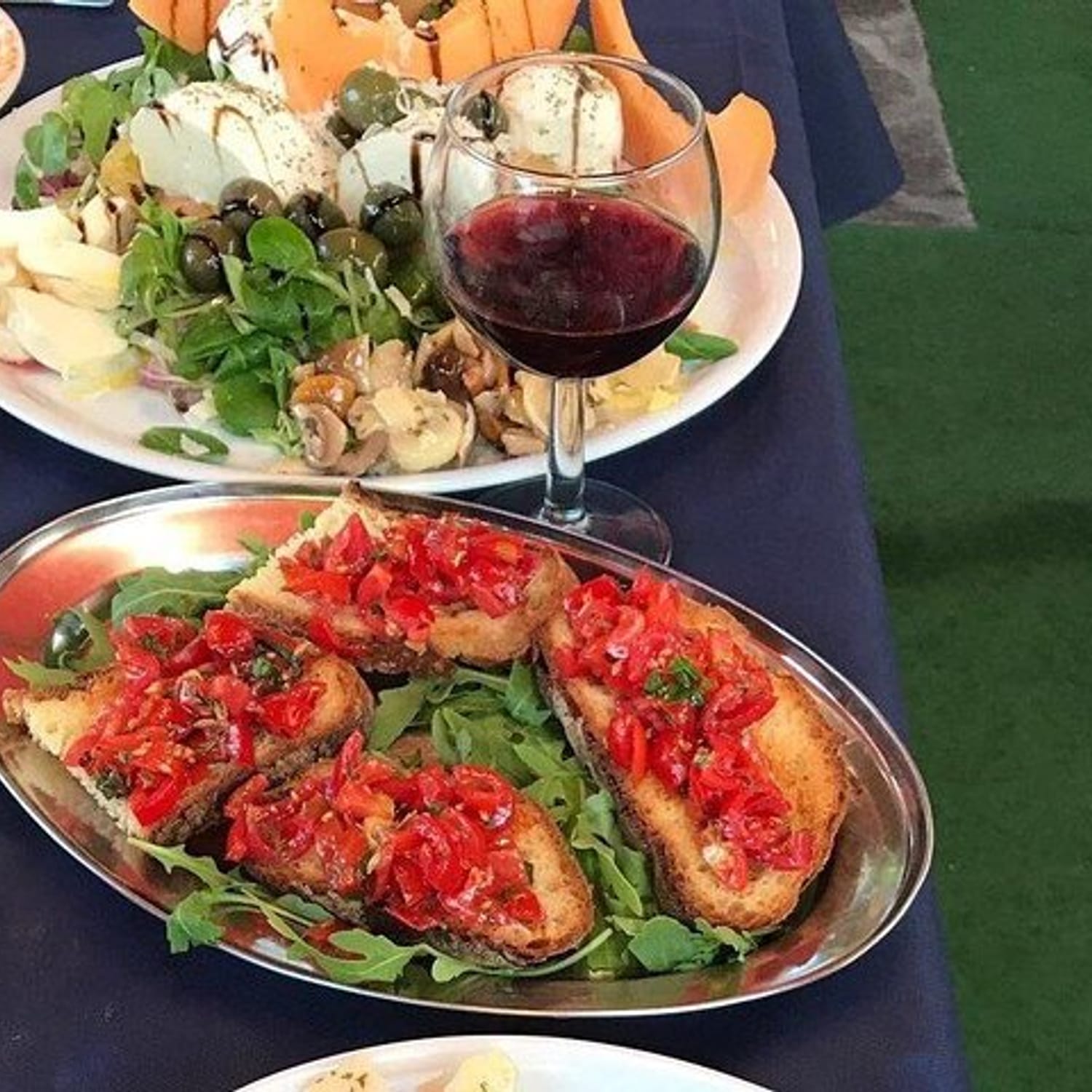 Traditional Neapolitan Dinner in Pompei - Villa Franca - Family Restourant