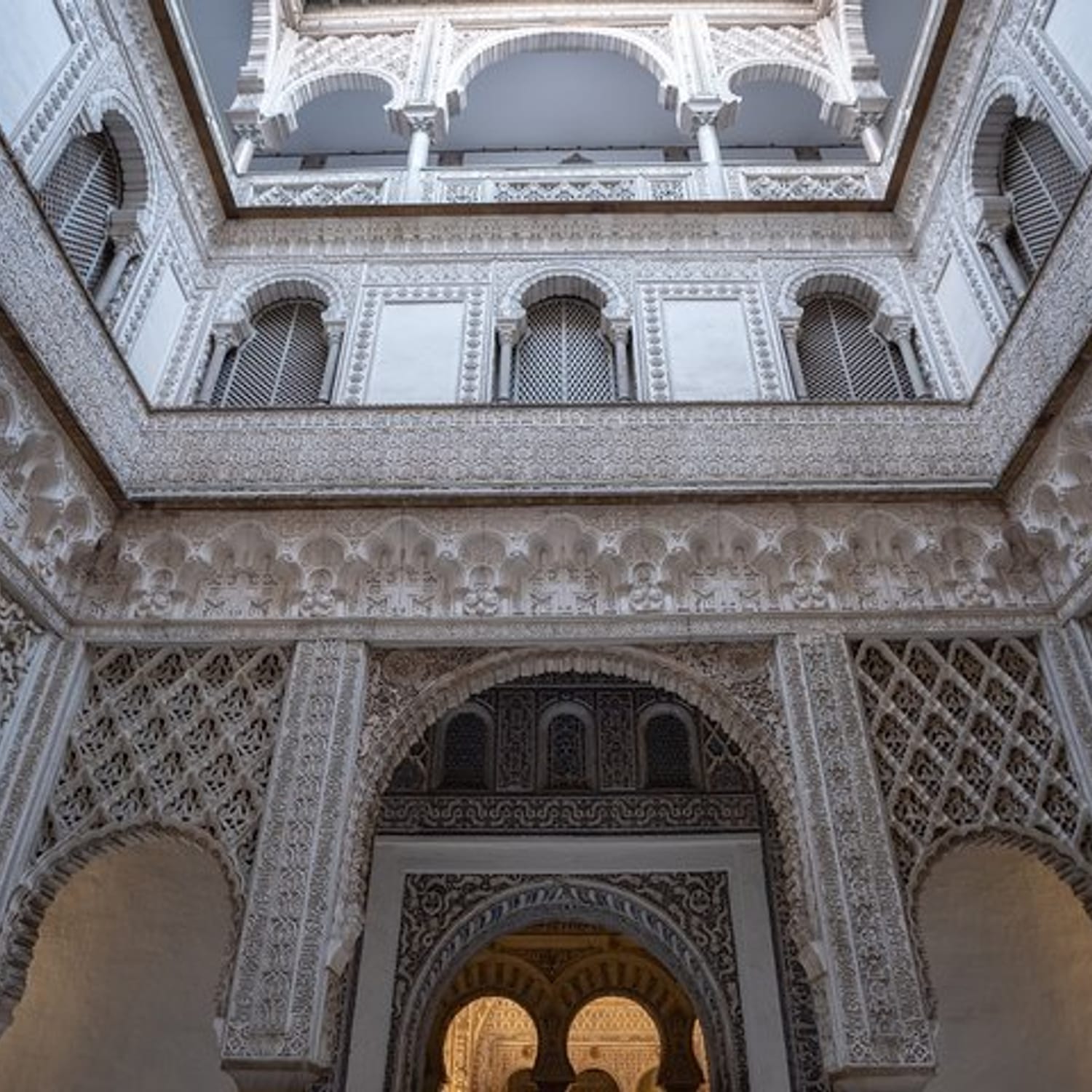 Tour in Alcazar with Entry Ticket
