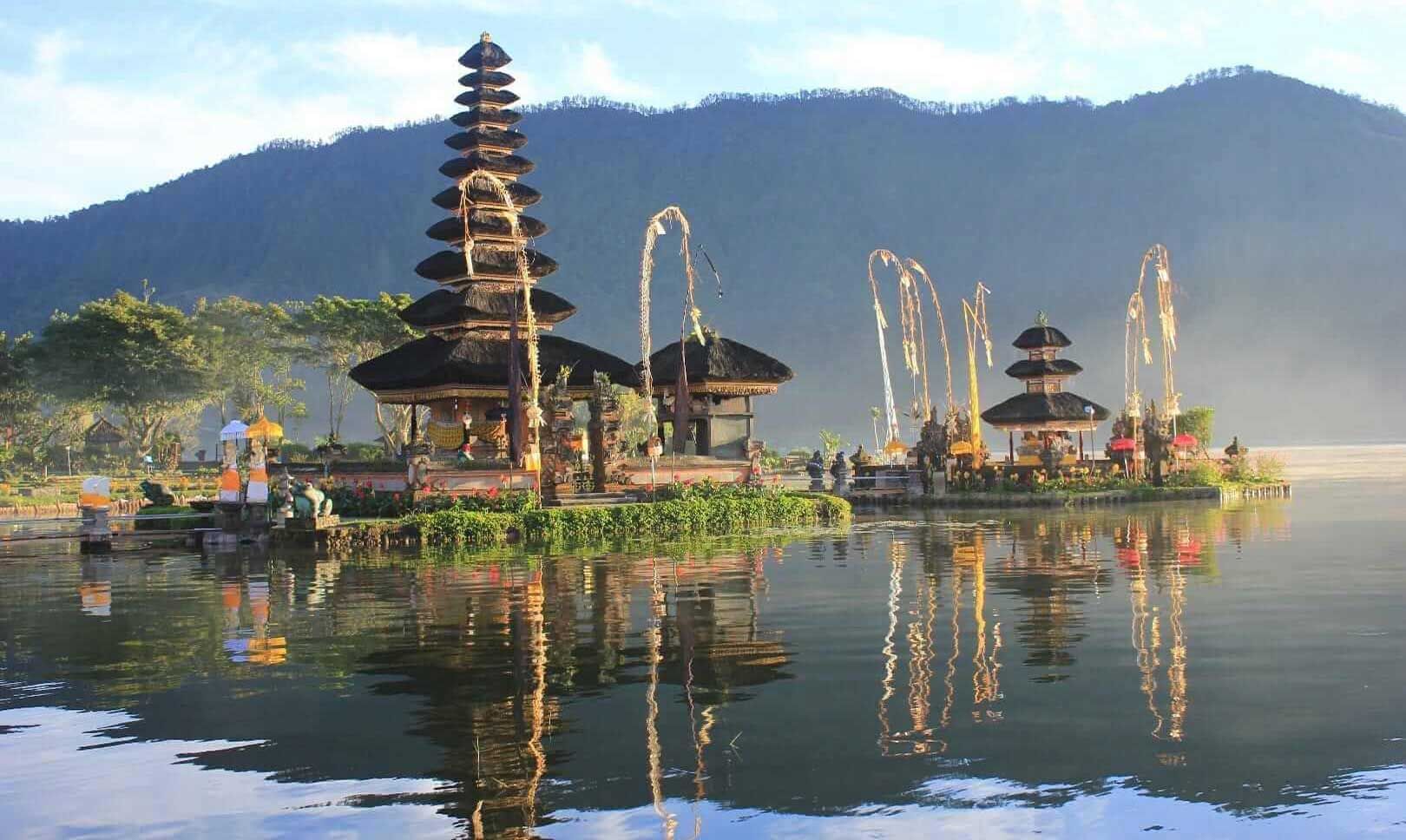 Private Tour : Bali Temples, Hidden Waterfall and Handara Gate